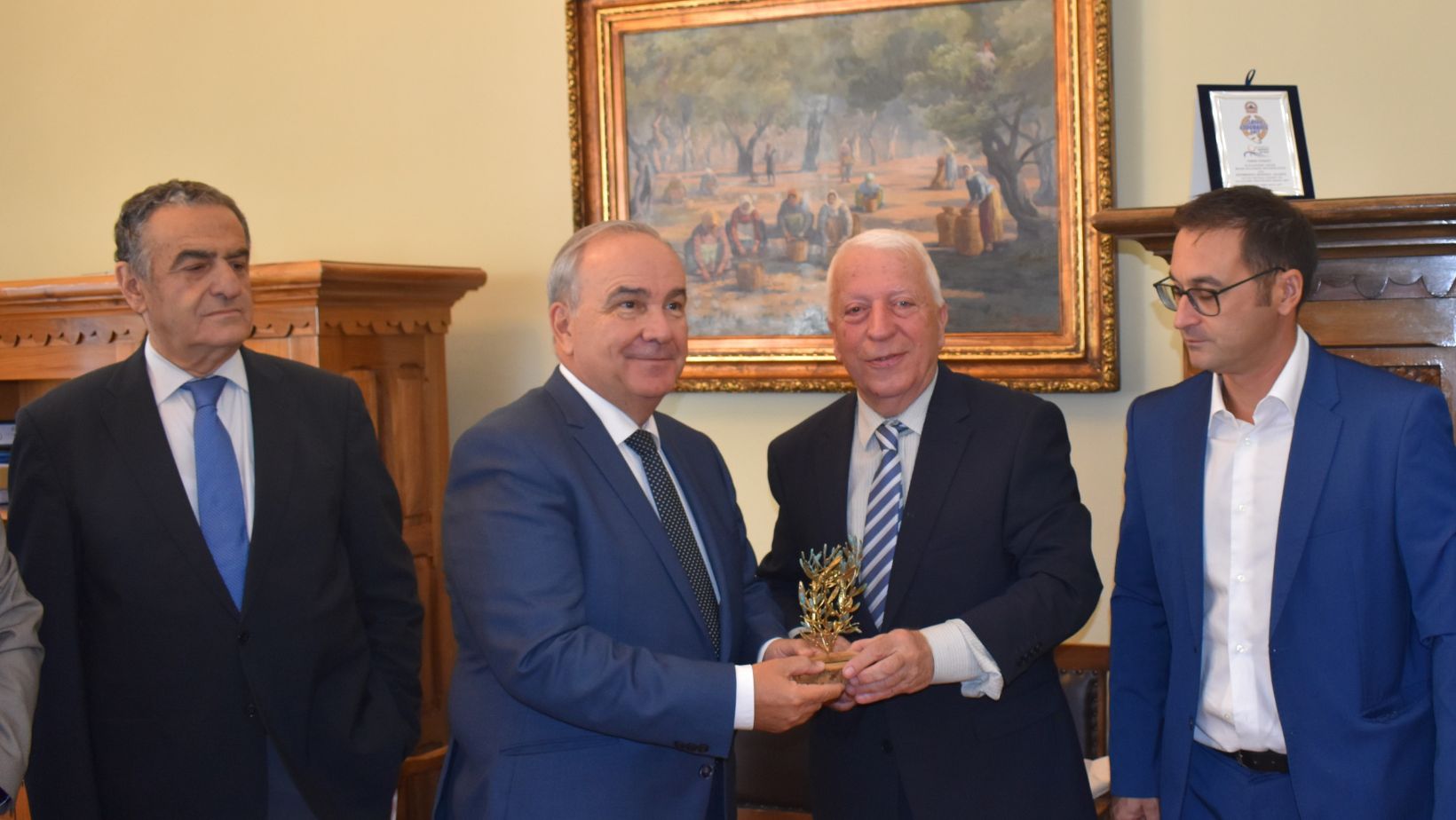 Συνάντηση του Αναπλ.Υπουργού Ανάπτυξης με τον Περιφερειάρχη στη Λέσβο ...